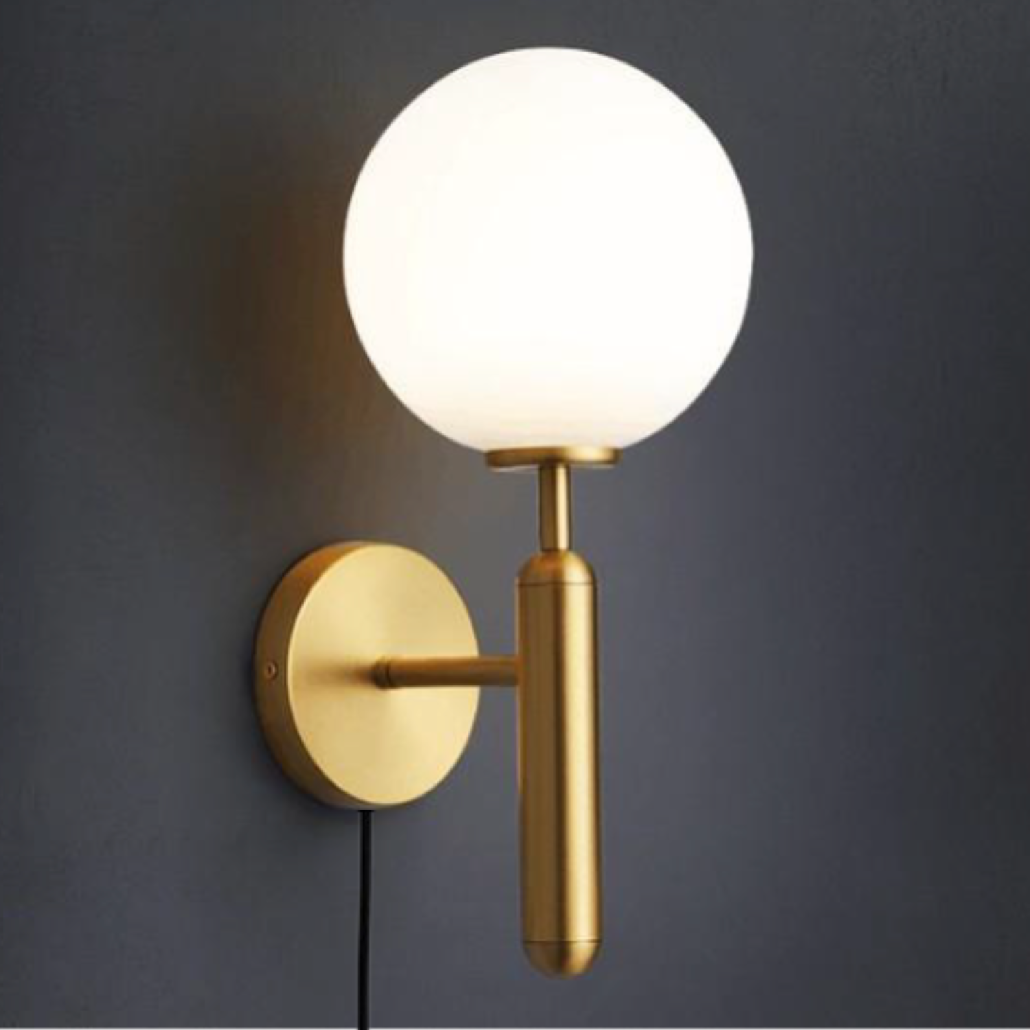 Rhode Plugin : a Modern Brass Plugin Wall Light